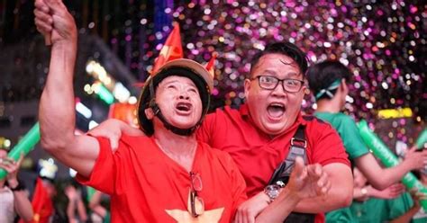 공오균 공오균 축구 열기로 뒤덮인 베트남 8강행에 오열축하 퍼레이드 오쎈 우즈벡
