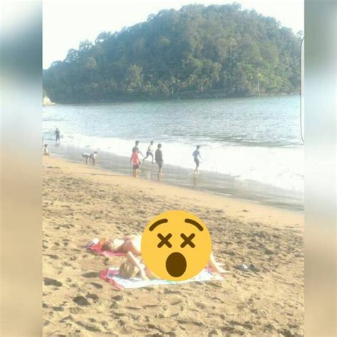 Tidak Tahu Peraturan Wisatawan Mancanegara Berjemur Di Pantai Padang • Infosumbar