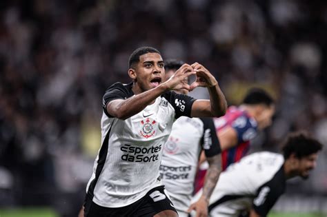 Gui Negão Alcança Feito Inédito Entre Todos Os Jogadores Do Corinthians