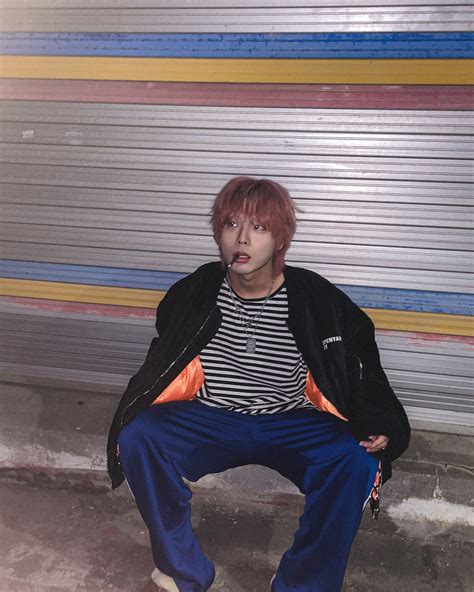 김건호 여름이 그리워질수가 있군아 Instagram