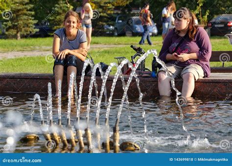 Magnitogorsk Russia August 22 2014 Two Girls Are Resting By The