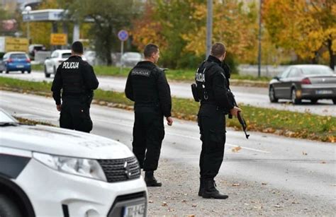 Тројца малолетници уапсени во БиХ поради закани за бомби во училиштата