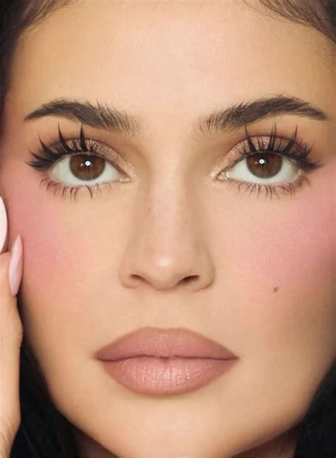 Kylie Jenner Inspired Glam Makeup Look For Perfect Selfies Soft Glam