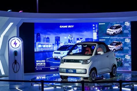 五菱宏光miniev敞篷版上市 售价999万元 新浪汽车