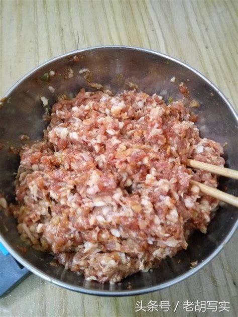 超市買5塊錢豬肉餡包餃子吃一天太美味還做了肉丸子炒菜備用 每日頭條