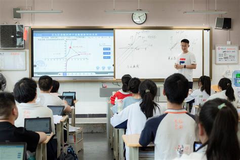 讯飞星火V2 0首次亮相南博会工业大模型 ChatGPT数字工厂工博士网