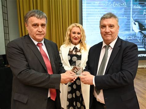 Катедра „Счетоводство и анализ” удостои с най високото си отличие председателя на ИДЕС Бойко