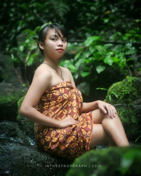 Seksi Berkemban Kain Batik