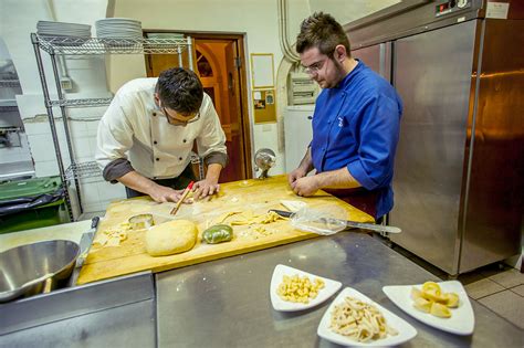 요리사를 위한 요리 스파게티 알라 빠시