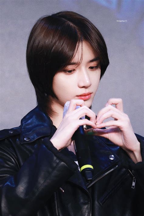더쿠 투바투 범규 하트 만드느라 집중한거