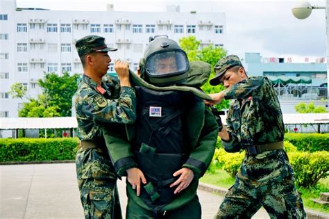 超燃直击武警第二机动总队工兵防化兵种专业考核现场 军事频道 中华网