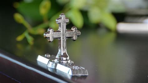 영구 차 또는 장례식 이나 묘지에서 매장 하기 전에 예배당에 다채로운 상자 0명에 대한 스톡 사진 및 기타 이미지 0명 관