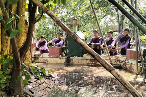 ပျော်ဘွယ်မြို့နယ်တွင် မင်းရာမမဟာစေတီတော်မြတ်ကြီး၌ ကဆုန်လပြည့်ဗုဒ္ဓနေ့ ညောင်ရေသွန်းလောင်းသူများ