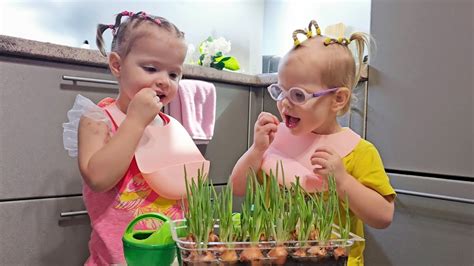 Девочки рисуют на стенах😱 выращивают лук и сами читают книги😂 Youtube