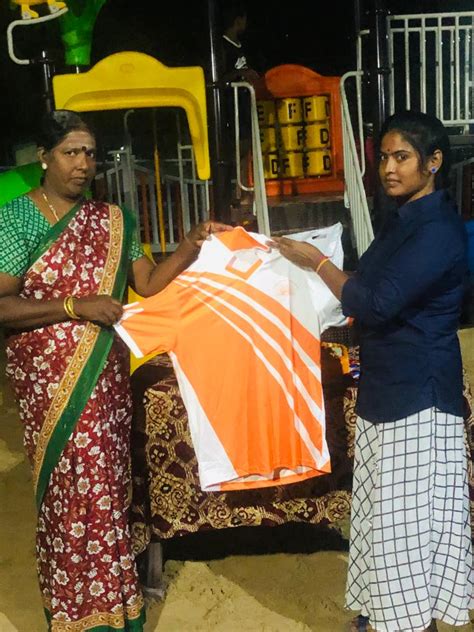 உதயசூரியன் கழக வீர வீராங்கனைக்களுக்கான புதிய சீருடை அறிமுகம் Valvainews