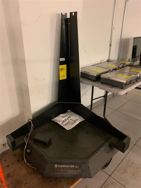 Quantronix Cubiscan 100 Package Measurement System 23 X 23 Platform