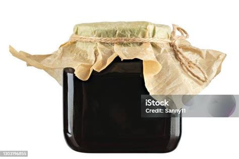 흰색 배경에 분리 된 포장지와 밧줄이있는 빈 유리 항아리 0명에 대한 스톡 사진 및 기타 이미지 0명 가축 개념 Istock