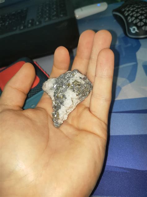 Could Those Rocks Contain Gold Rminerals