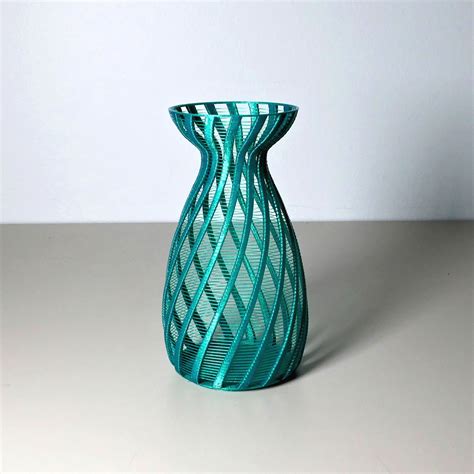curvy string vase 3d model by 3dprintbunny on thangs