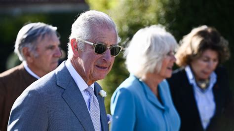 Крал Чарлз Iii влиза в болница Nova