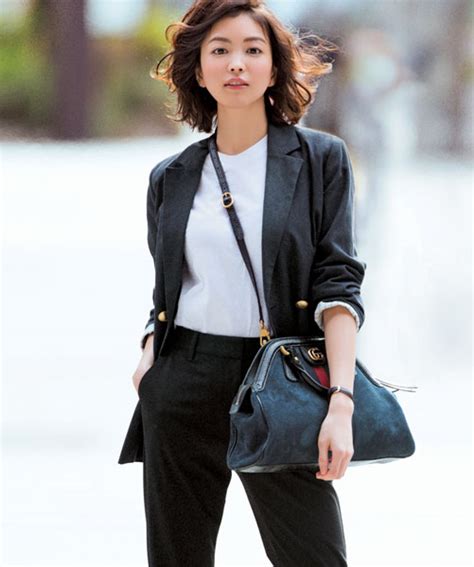 ネイビージャケットコーデ12選｜オフィスで試したい着こなしから、カジュアルなスタイルまで Oggijp