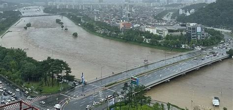 지구온난화가 부른 ‘극한호우…장마가 두렵다 [손석우의 바람]