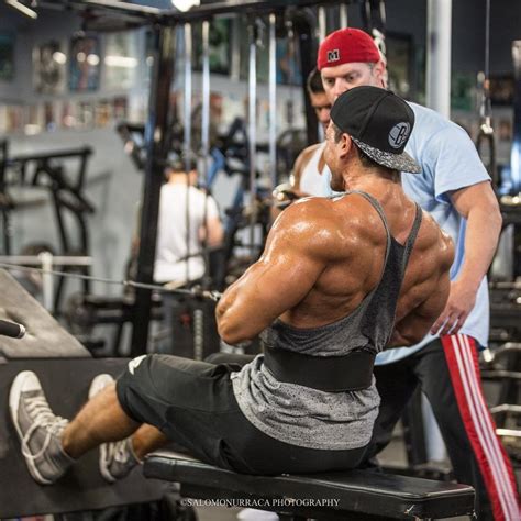 Тренировка спины в тренажерном зале 63 фото