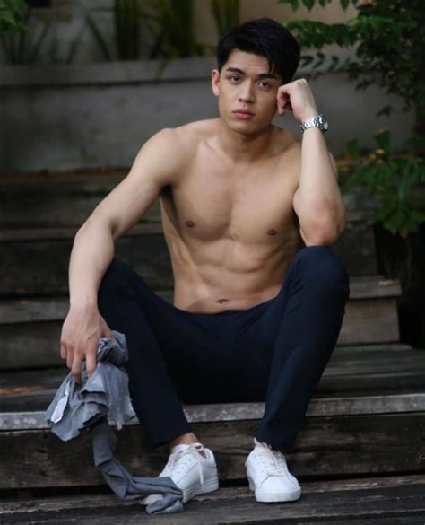 Luke Guldan Shirtless