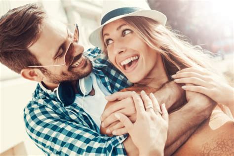後ろから抱きしめる男性の心理を知りたい！思わずバックハグしたくなる瞬間も大調査 Folk