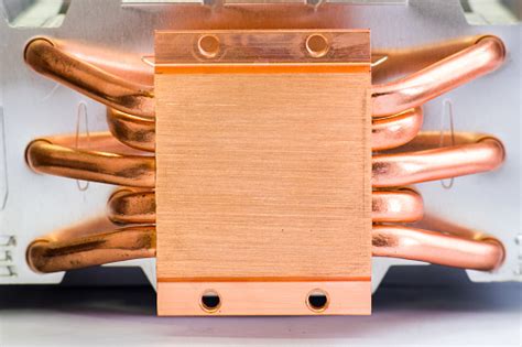 구리 열 파이프 클로즈업 아름 다운 Bokeh는 컴퓨터의 중앙 프로세서의 냉각 공기의 개념으로 알루미늄 라디에이터 0명에 대한 스톡 사진 및 기타 이미지 Istock