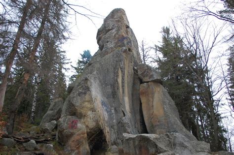 Скеля Білий Камінь Дора Відпочинок в Карпатах