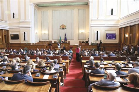 Депутатите приеха на второ четене промени в Закона за храните свързани с райски газ