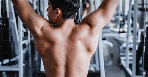 체육관에서 스포츠 남자 사람 운동 운동 및 훈련 운동 선수 신체의 근육에 적합 사진 Unsplash의 힘 이미지