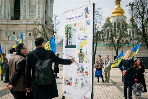 У Києві про військовополонених та зниклих безвісти нагадали виставкою дитячих малюнків “Я чекаю