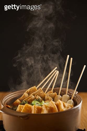 요리 음식상태 요리하기 음식준비 음식준비 움직이는활동 어묵탕 어묵탕 탕 안주 식사 이미지 Jv12213529 게티이미지뱅크