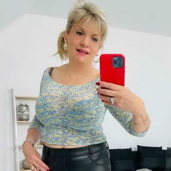 Lady Sonia Biography Birthdate Family Networth More