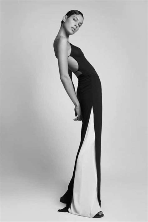 Mastering Model Poses Artistic Hive