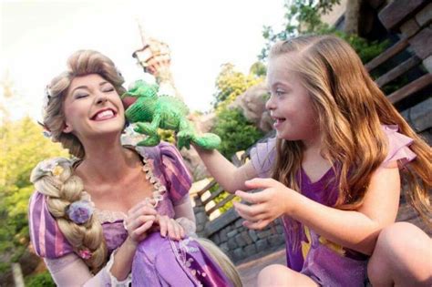 Pascal Giving Rapunzel A Kiss Rapunzel Crown Jewelry Lei Necklace