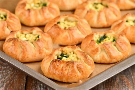 Ніжні пиріжки із зеленою цибулею та яйцями зі швидкого смачного тіста Жіночий Журнал Trserial
