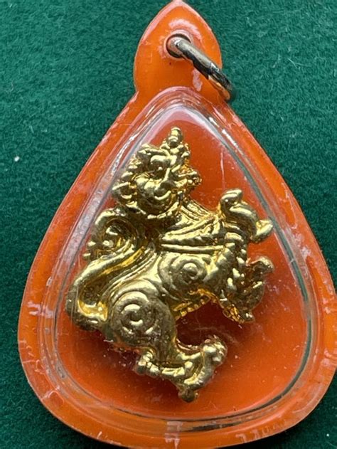 สิงห์หลวงปู่ทิม วัดระหารไร่ แจกในงานผูกพัทธสีมา เนื้อตะกั่ว ชุบทอง ปี17 วัตถุมงคล กรอบกันน้ำสี