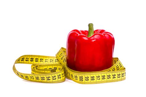 개념 건강 한 라이프 스타일 스포츠 피트 니스와 다이어트 건강 한 음식 흰색 배경에 측정 테이프에 고추 레드 격리 0명에 대한 스톡 사진 및 기타 이미지 Istock