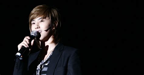 동방신기 유노윤호 자작곡 들고 아일랜드시티와 록공연 펼쳐