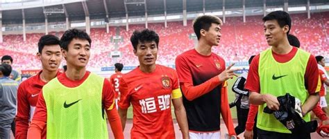 广州队打破规定？韦世豪等主力年薪或高于60万元！郑智主动离队中国足协吴少聪调节费