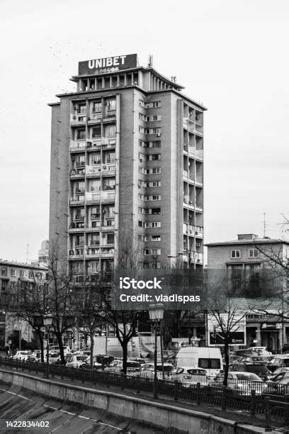 자동차 교통 오염 부쿠레슈티 루마니아 2022에서 교통 체증 건물 외관에 대한 스톡 사진 및 기타 이미지 건물 외관 교통