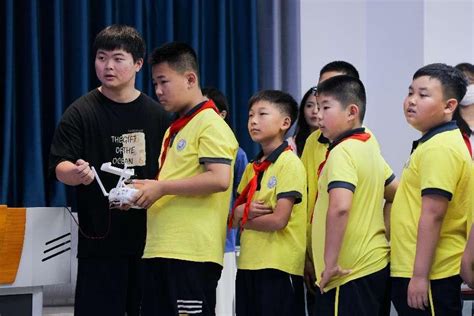 “热爱科学、崇尚科学”——津南区第37届科技周无人机应用及航空文化科普基地在行动 天津现代职业技术学院
