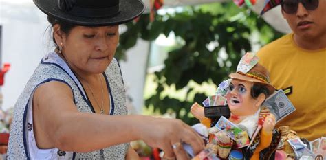 Entre Ofrendas Y Pétalos De Flores El Ekeko Tiene Su Fiesta En La Ciudad