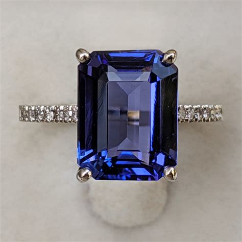 No Reserve 588 Carat Tanzanite And 018ct Fancy Pink Diamonds 18
