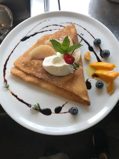 Peach Crepe デザート 皿盛りデザート 甘いお菓子