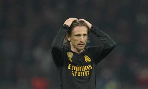 لوكا مودريتش يُثير الجدل بقميص ميلان في دبي 365scores