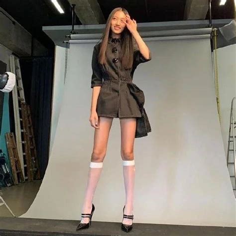 任达华女儿杂志照曝光，身高180，长腿堪比超模，关键才14岁！ 知乎